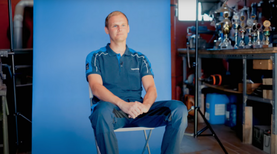 Pascal Schmidt zwischen Schraubenschlüsseln und 1100 PS - Aktuelle Pressemeldungen | Boxenfunk